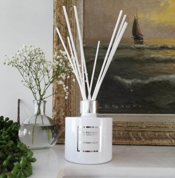 WHITE POMEGRANATE LUXURY DIFFUSER -150ML – Walkin Closet